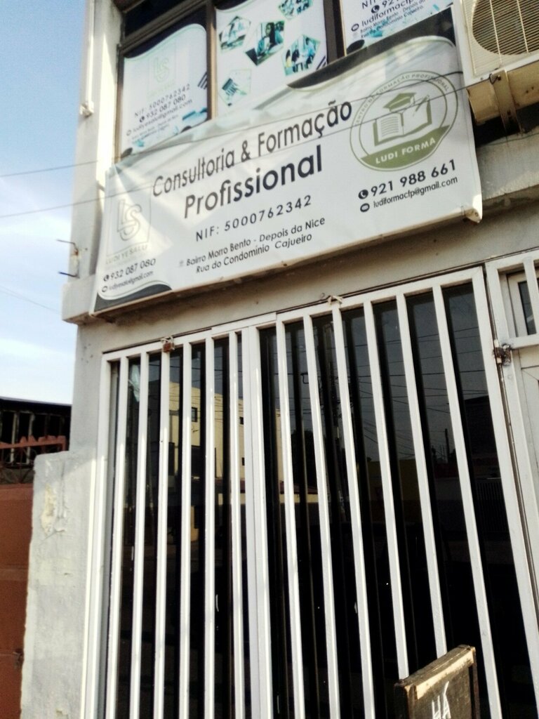 Eğitim merkezleri Consultório e formação profissional, Loanda, foto