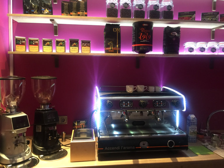 Kahve dükkanları Your Coffee, Vishnevoye, foto