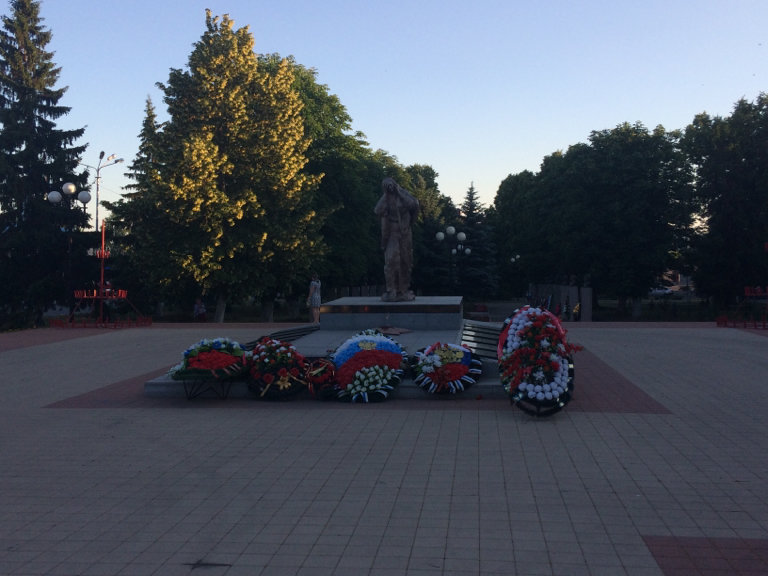 Anıt, heykel Братская могила, Valuyki, foto