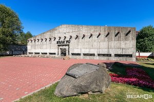 Мемориал Шталаг 342 (Minskaja region, Maladziechna, Zamkovaya ulitsa), anıt, heykel  Molodchenko'dan
