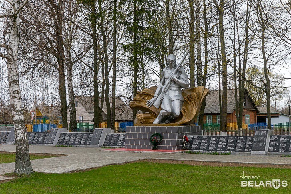 Park, sokak heykeli Братская могила, Mogiliovskaya oblastı, foto