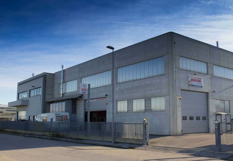 Otomobil servisi Carrozzeria Bongiovanni, Piyemonte, foto