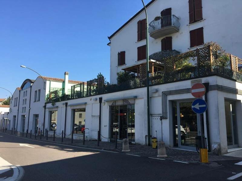 Banyo ve klozet mağazaları Ferramenta Chiozzini, Lombardiya, foto