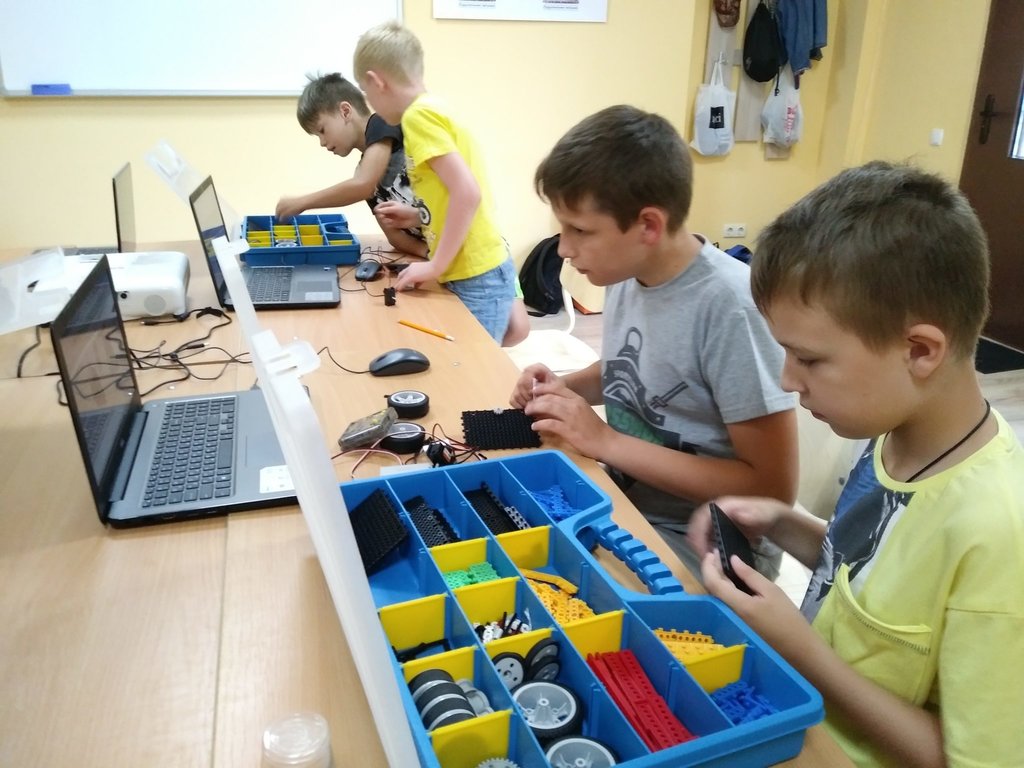 Çocuk ve gençlik merkezleri Robotrack, Simferopol (Akmescit), foto