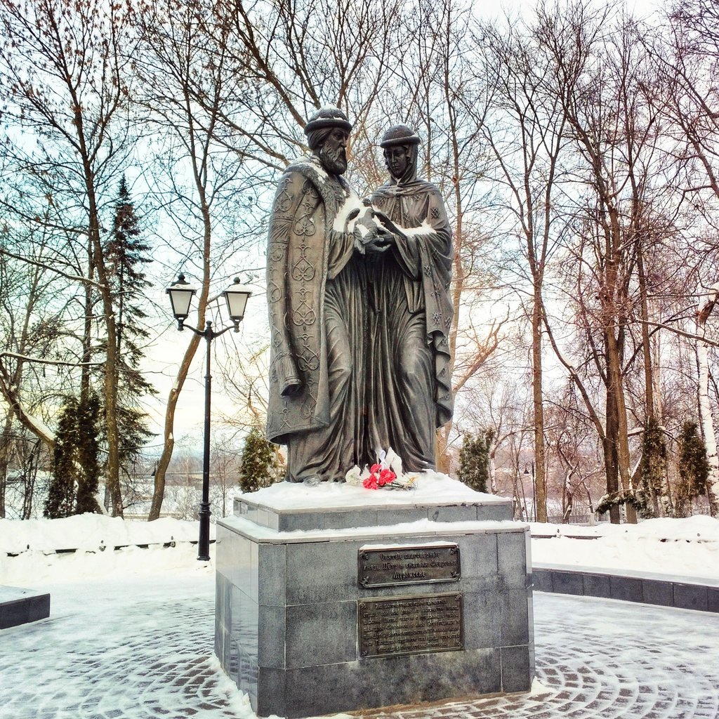 Anıt, heykel Пётр и Феврония Муромские, Kirov, foto