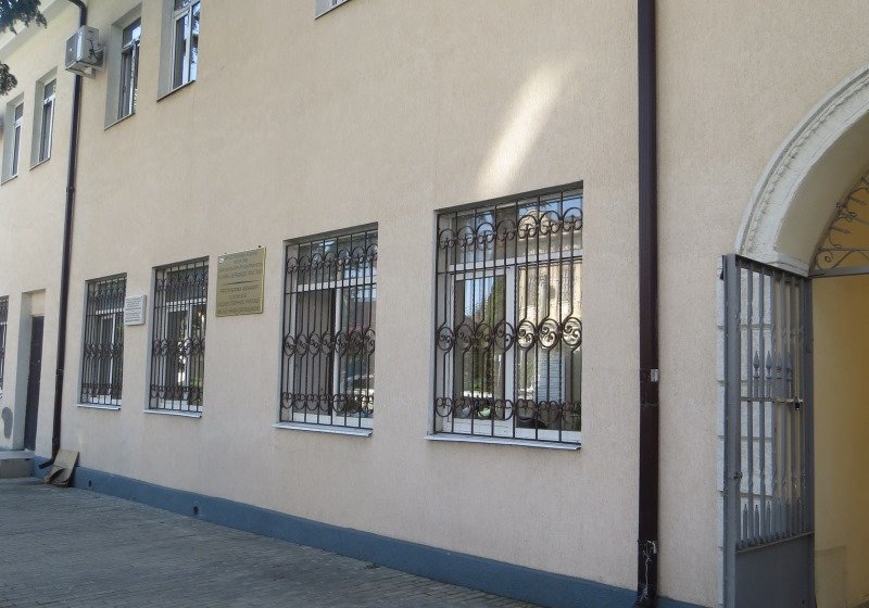 Mesleki ve teknik anadolu lisesi Сухумское художественное училище, Suhum, foto