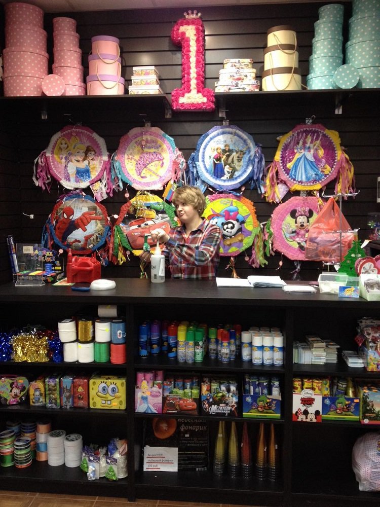 Kutlama ürünleri Vesjolaja Zateja, Moskova, foto