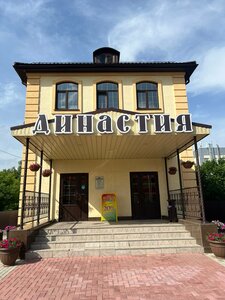 Dinastiya (Shkolnaya ulitsa No:18, Yuryev-Polskiy), kafe  Yuryev‑Polski'den