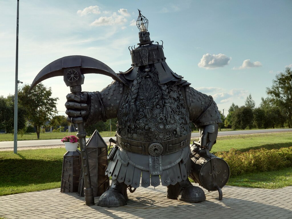 Park, sokak heykeli Гном-землекоп, Minskaya oblastı, foto