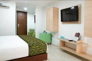 Hotel La Serrania (Santander, Municipio de Bucaramanga, Calle 33, 30-26), otel  Bucaramanga'dan