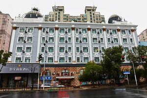 Home Inn Selected (Shanghai, Liuying Road), otel  Şanghay'dan