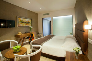 Faros (Archiepiskopou Makariou III No:34), otel  Aya Napa'dan