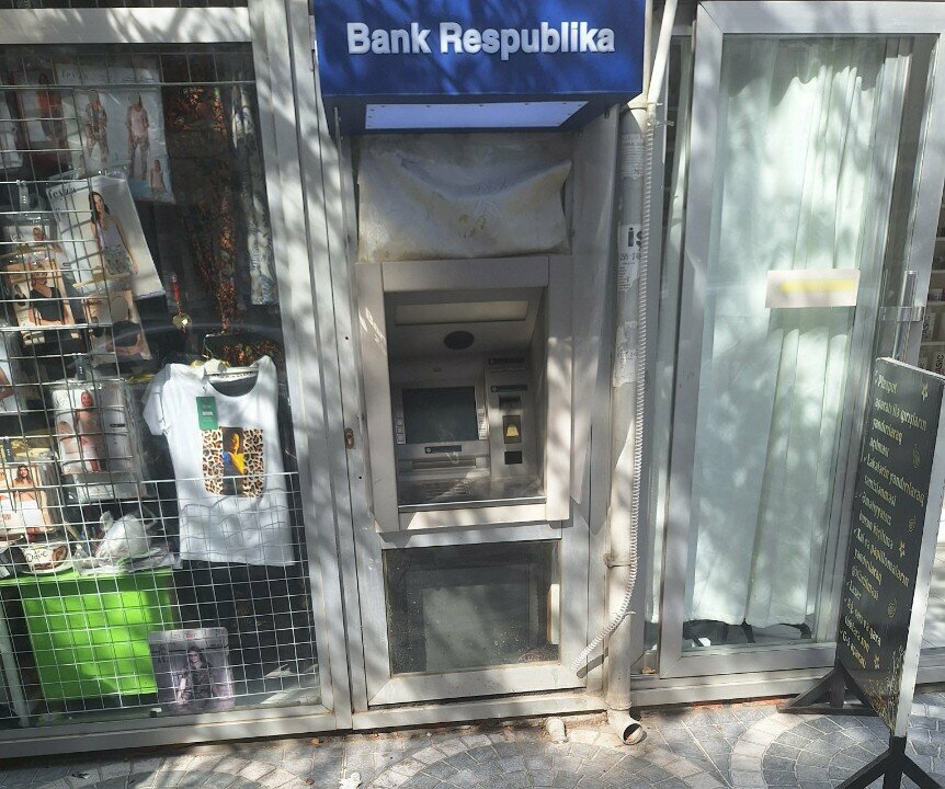 ATM'ler Bank Respublika, Bakü, foto