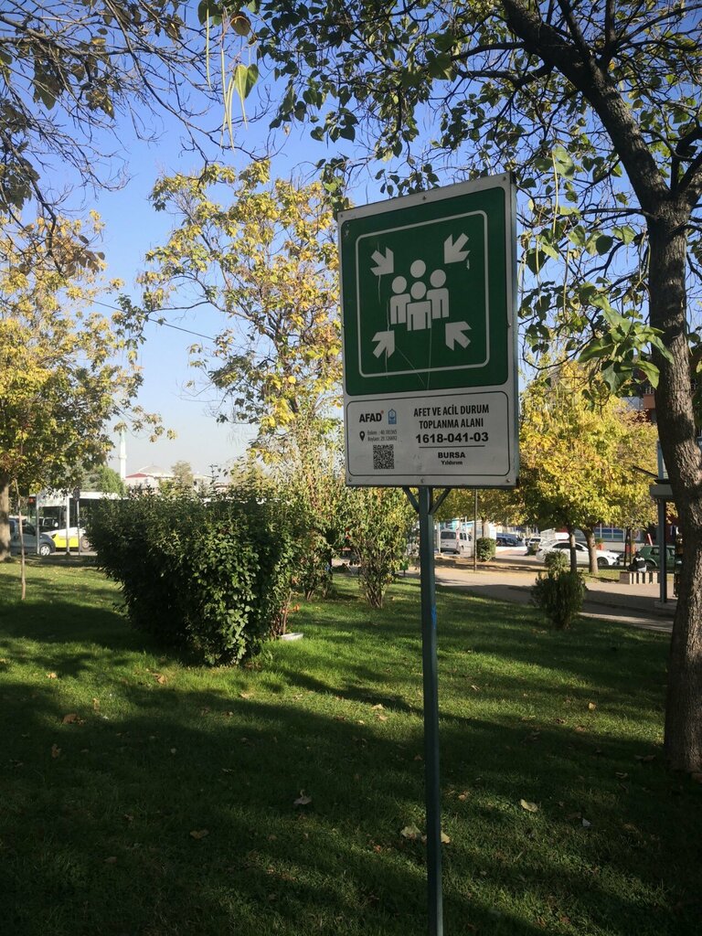 Afet ve acil durum toplanma alanı Acil durum toplanma alanı - Mimarsinan Parkı, Bursa, foto