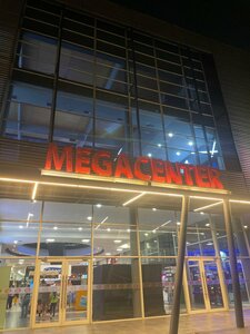 Cine Center (Santa Cruz de la Sierra, Distrito Municipal 11, Subdistrito 7, Mons. Santistevan, 509), eğlence merkezleri  Santa‑Krus'tan