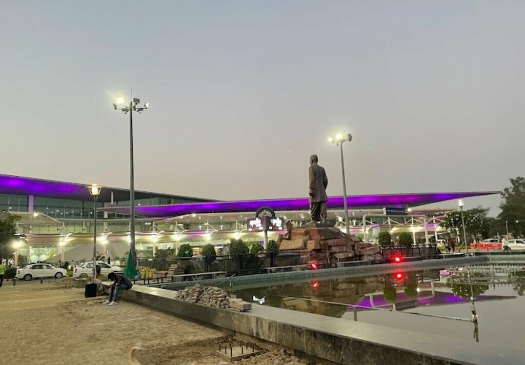 Havaalanları Chaudhary Charan Singh Airport, Lakhnau, foto