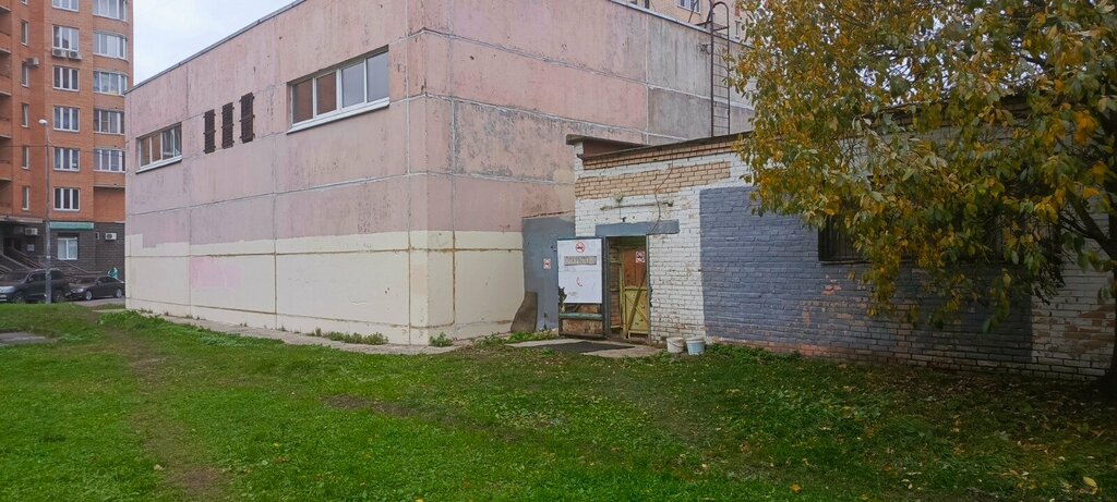 Ayrı çöp toplama noktası Пункт приема бумаги, стекла, Saint‑Petersburg, foto