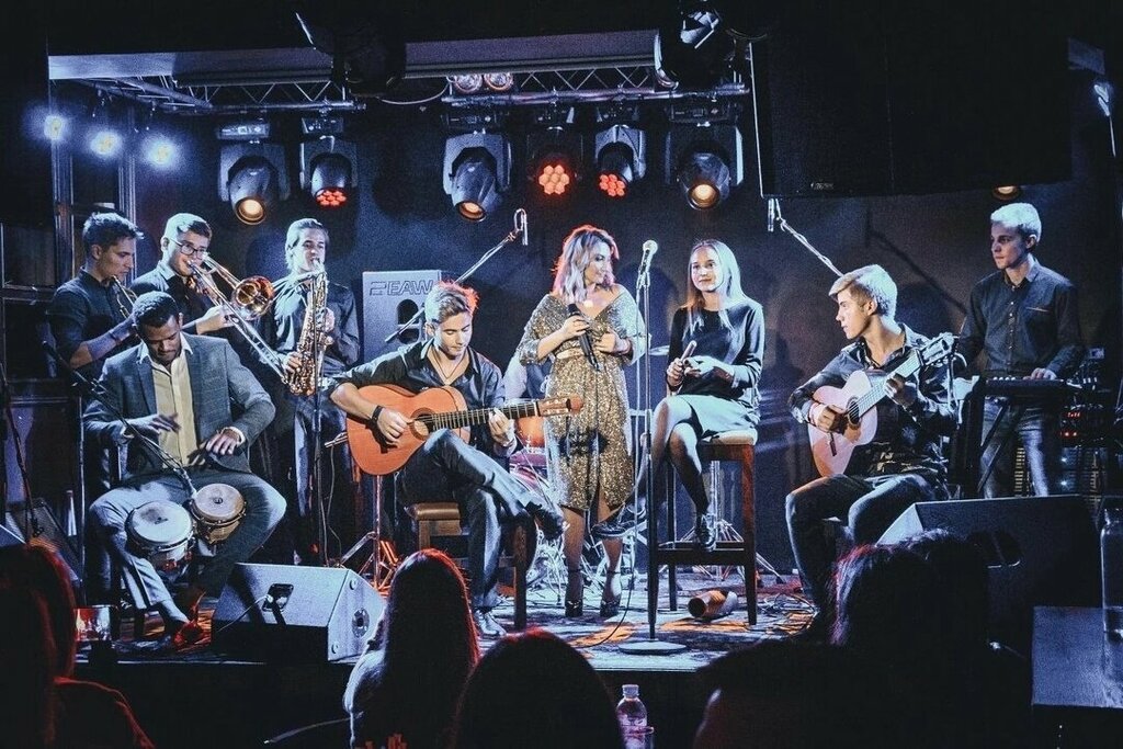 Müzik ve dans grupları Yunash Bros, Moskova, foto