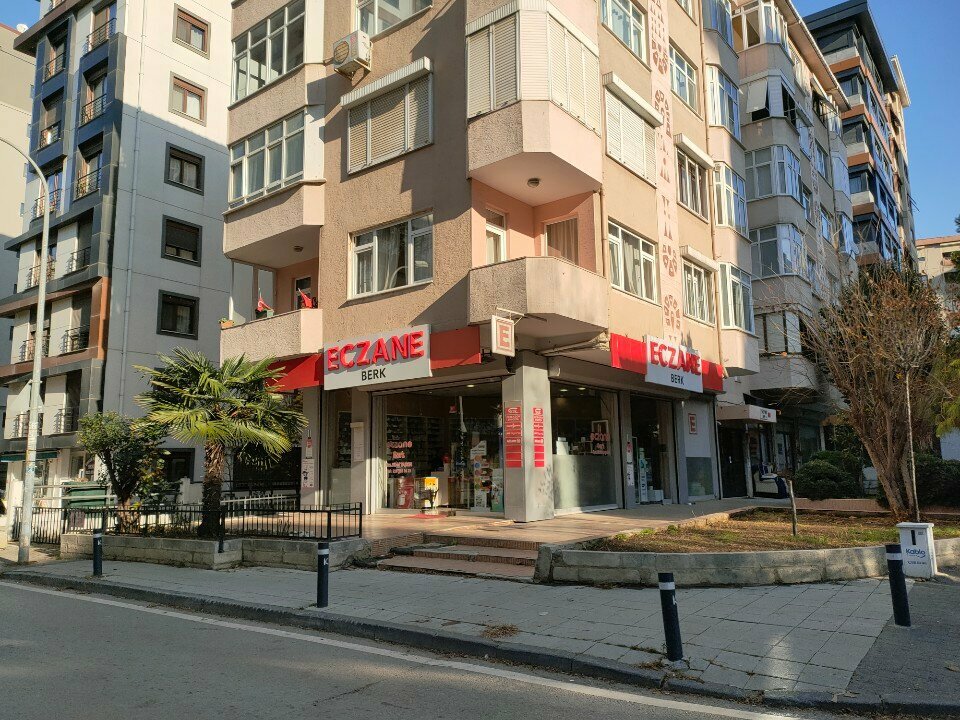 Eczaneler Berk Eczanesi, İstanbul, foto