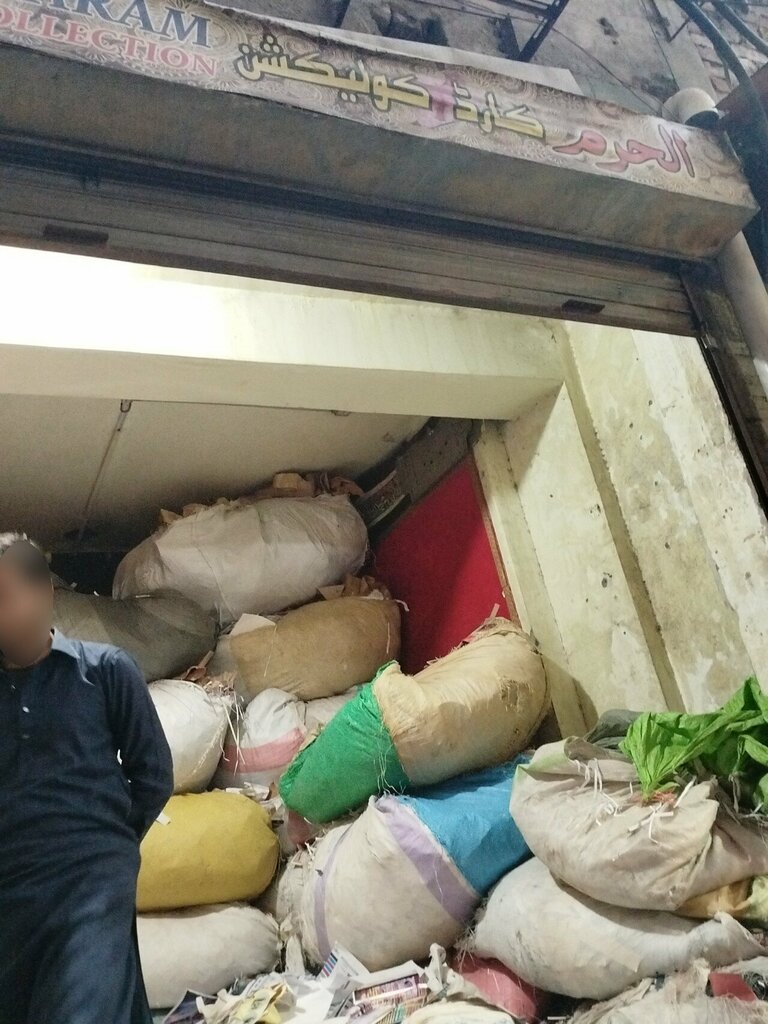 Atık kağıtların alınması Al haram card paper, Lahor, foto