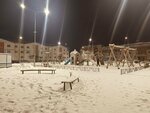 Sports ground (Yamalo-Nenets Autonomous Area, Gubkinskiy, 5-y mikrorayon), spor alanı  Gubkinski'den