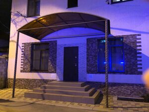 Визит (ulitsa imeni Voroshilova No:11), otel  Cherkessk'ten