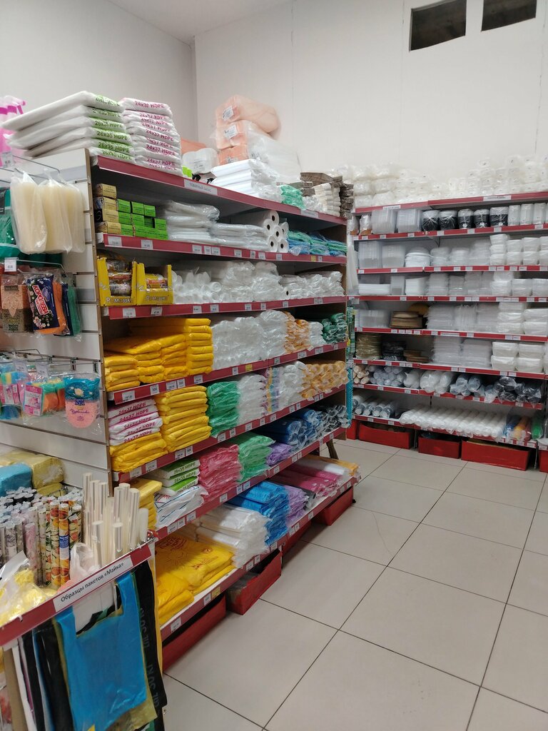 Tek kullanımlık mutfak gereçleri Upak. Rf, Nijnekamsk (Tüben Kama), foto
