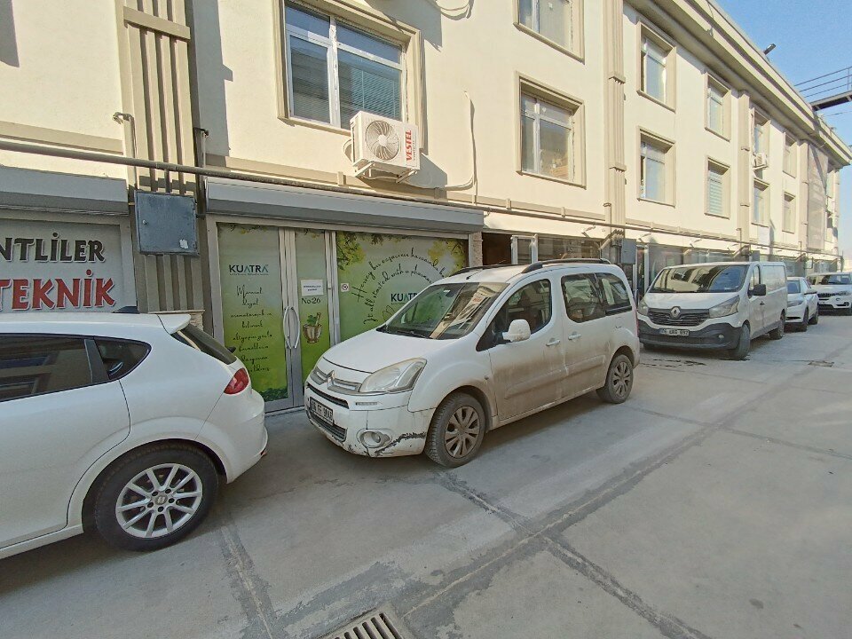 Kozmetik ürünleri ve parfümeri dağıtıcıları Kuatra, Ankara, foto