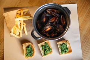 Мидийный дом (Stroiteley Avenue No:5, Kudrovo), kafe