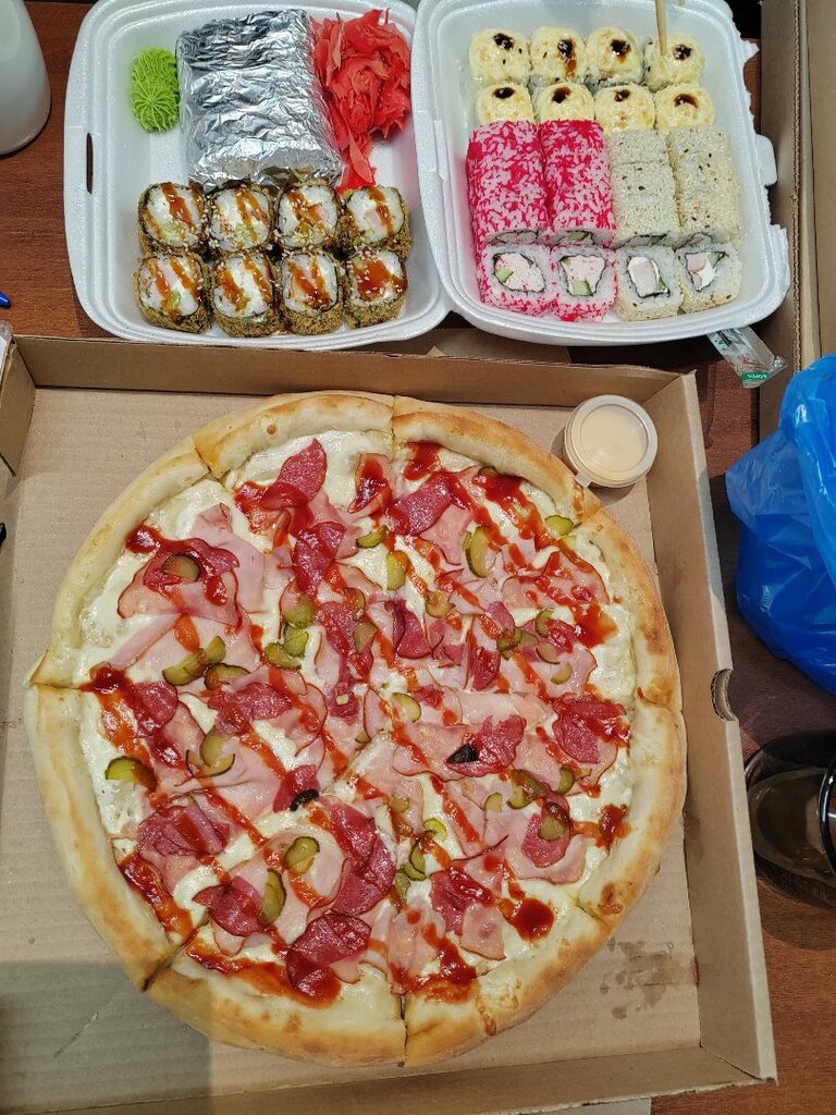 Pizzacılar Pikachu, Kızıl, foto