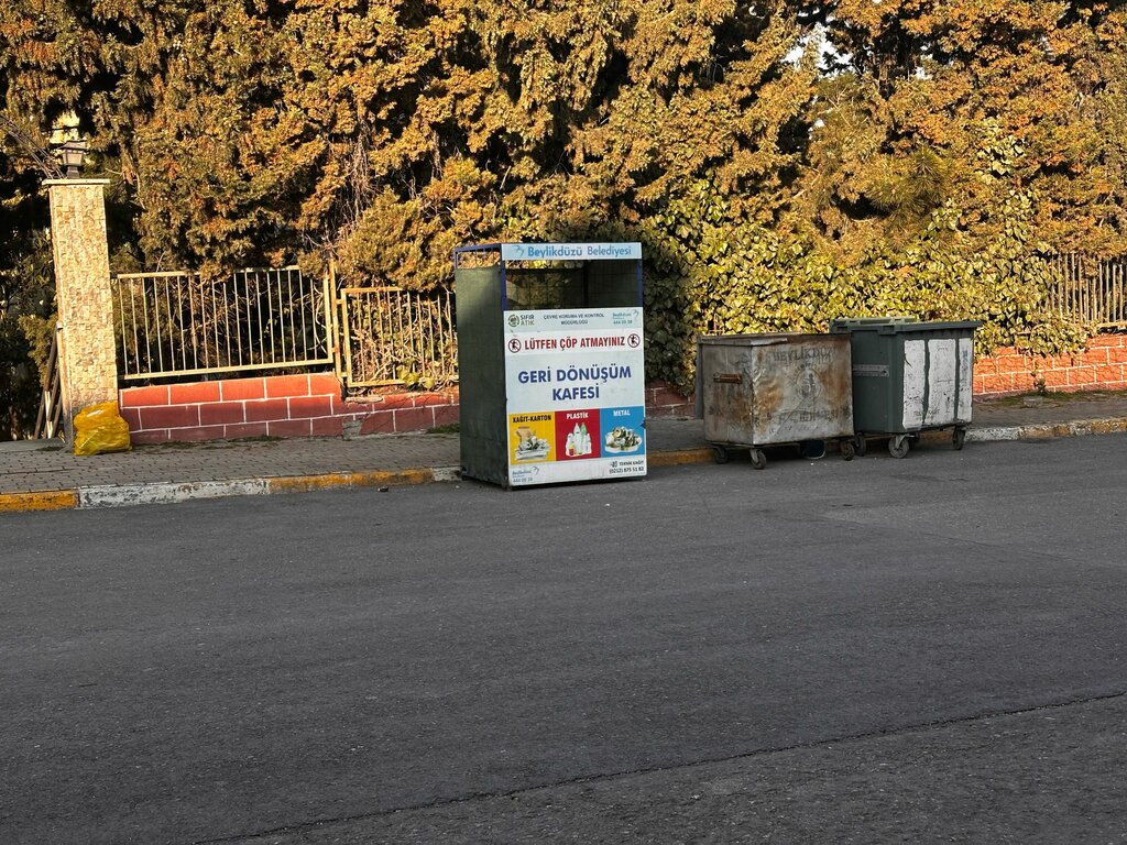 Geri dönüşüm maddeleri Geri Dönüşüm Kafesi, İstanbul, foto