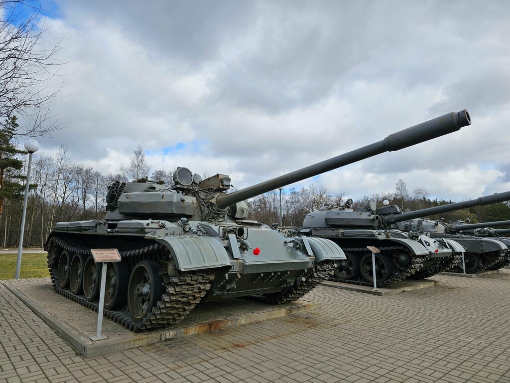 Teknoloji anıtı Танк Т-55М, Saint‑Petersburg ve Leningradskaya oblastı, foto