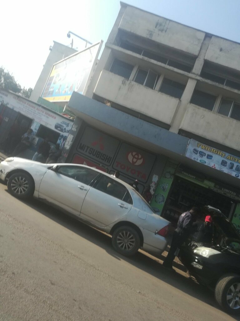 Otomobil yedek parçaları Olympus Prime Auto Spares, Lusaka, foto