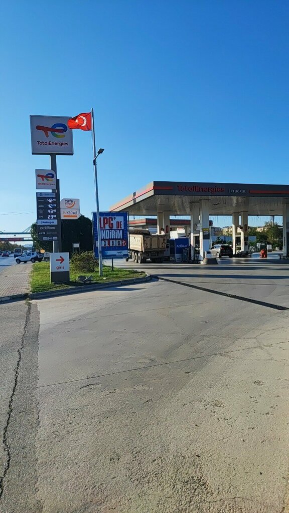 Benzin istasyonu TotalEnergies, Bursa, foto