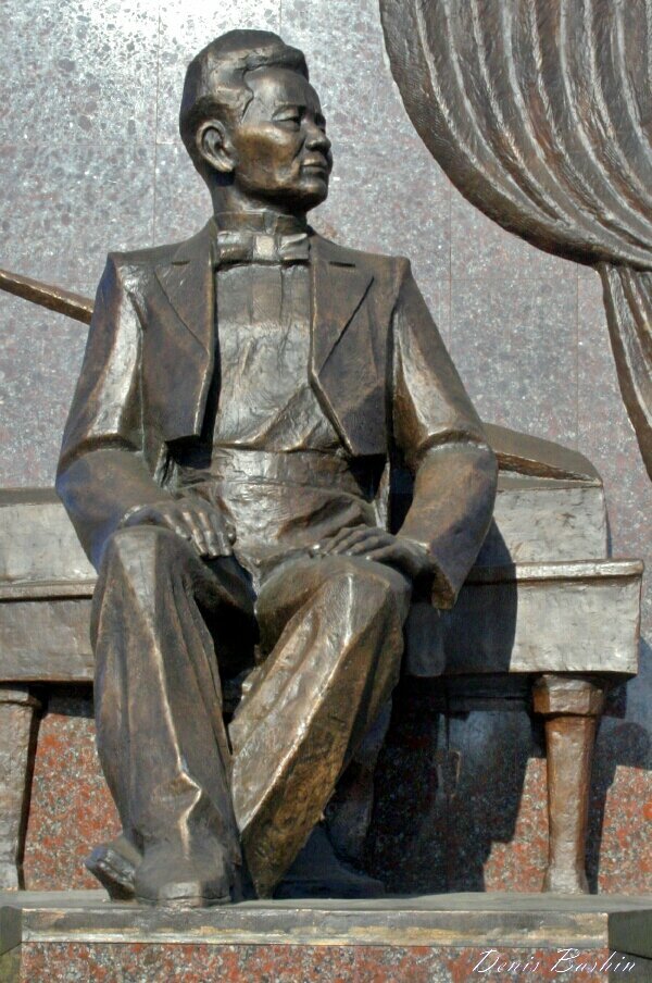 Anıt, heykel A. K. Zhubanov, Aktöbe, foto