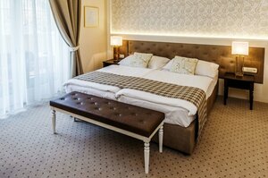 Villa Medici Hotel Restaurant (Veszprém), otel  Veszprem'den
