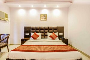 Smart Inn by Oyo Rooms (83 Jacaranda Marg,DLF Phase 2,122002 Gurgaon,), otel