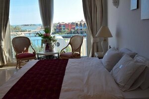 Amazing Penthouse with Sea and Roof Pool (Red Sea Governorate, El Gouna), otel  El‑Gune'den