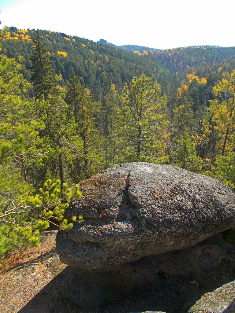 Dağ zirvesi Скала Танк большой, Krasnoyarski krayı, foto