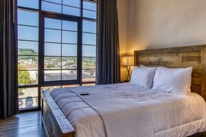 Central Hotel (U.S. Route 411), otel  Sevierville'den