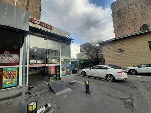 Пекарня (Shiraz Street No:46/1), ekmek fırını  Erivan'dan