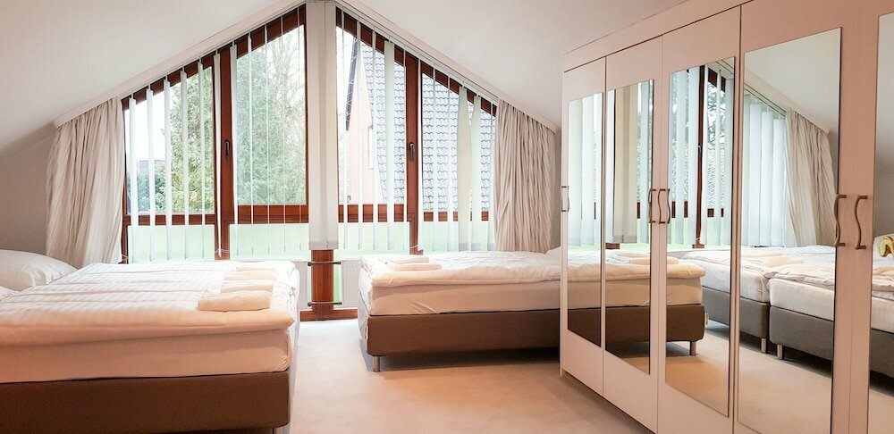 Otel Tolstov-Hotels Beautiful Villa with Big Garden, Meerbusch, foto