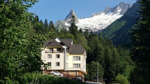 Hotel Nastup (Alpiyskiy Lane No:19, Resort Settlement of Dombay), otel  Karaçay‑Çerkez Cumhuriyeti'nden