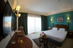 Titanic Resort & Aqua Park (El Geesh - Hurghada Rd., Qesm Hurghada, Red Sea Governorate 84513, Egypt.), otel  Hurgada'dan