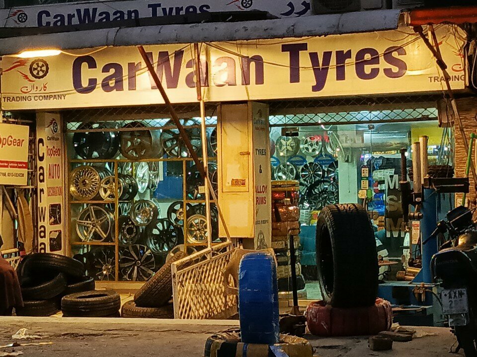 Jant ve lastikçiler CarWaan Tyres F10 branch, Islamabad, foto