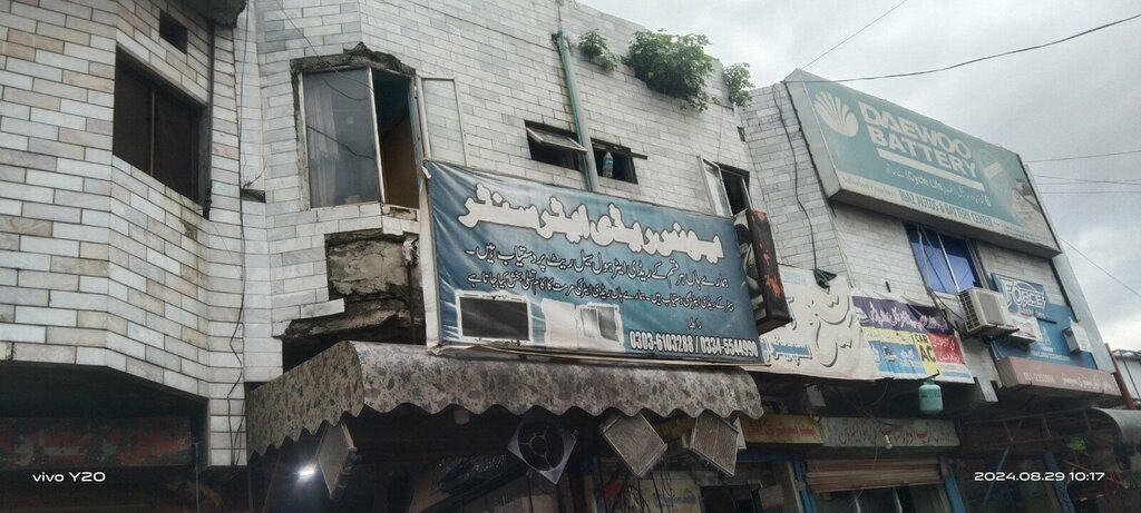 Araba radyatörü Younas Radiator Center, Islamabad, foto