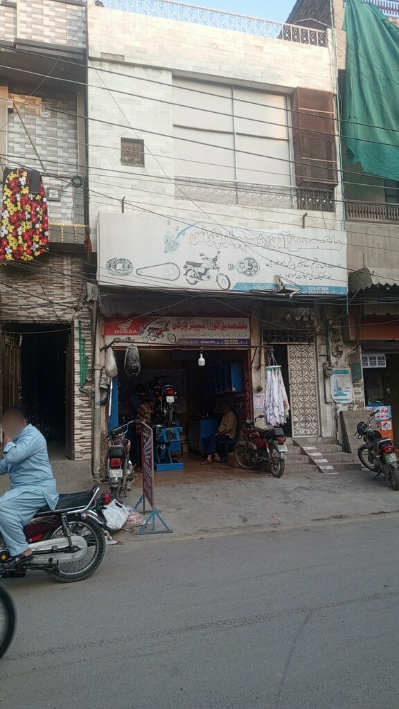 Otomobil yedek parçaları Malik Siddique Autos & Spare Parts, Lahor, foto