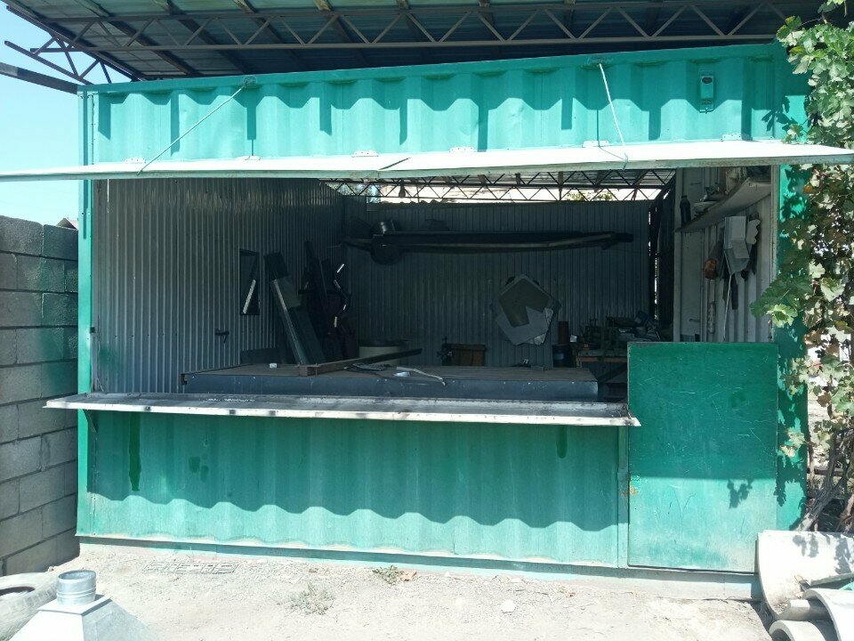 Çitler, parmaklıklar Жестянщик, Osh, foto