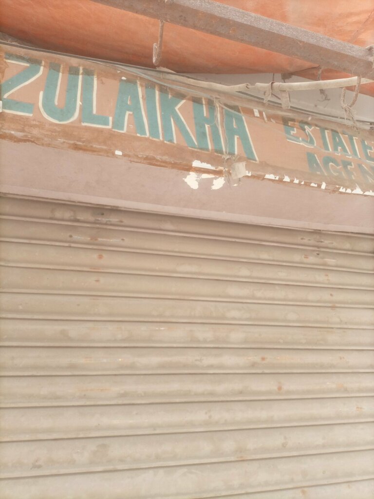 Emlak ofisi Zulaikha estate agency, Karaçi, foto