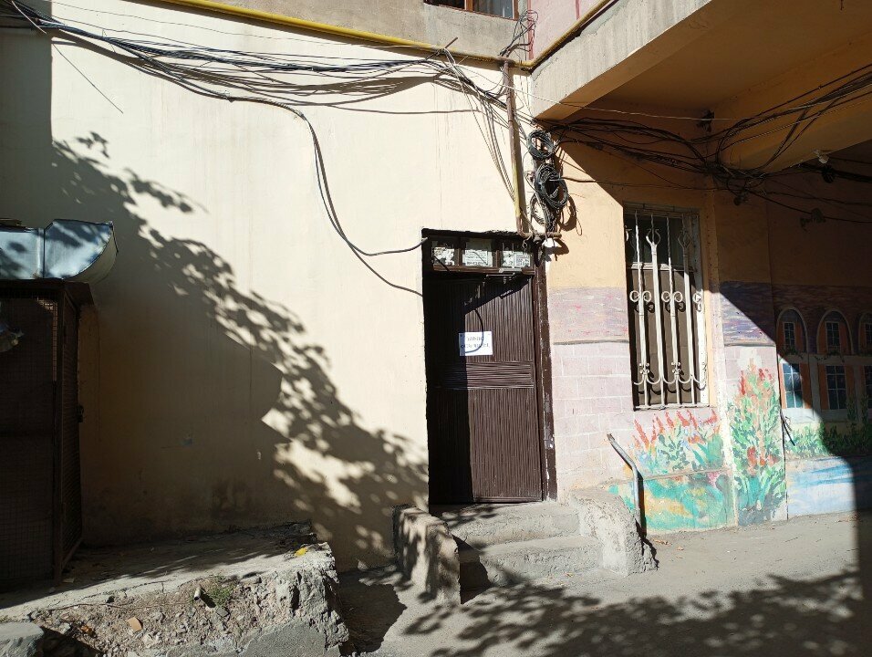 Yönetim ofisi Party Lusavor Hayastan, Erivan, foto